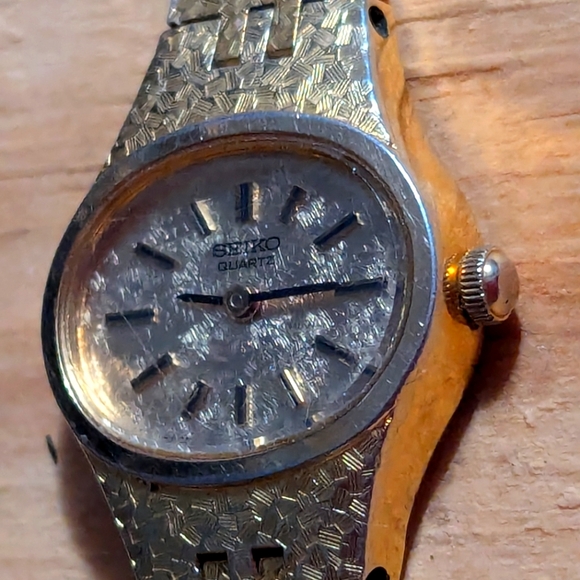 Seiko | Accessories | Seiko Watch Gold Dainty Ladies Snowflake Quartz Watch Rare Vintage Minty ...